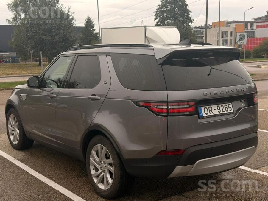 Grey Land Rover Discovery 2020 in Riga, with an engine capacity of 2.00 L and mileage of 70 thousand km for 24900 €, photo 8 on AUTOMOTO.COM.LV