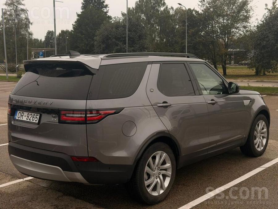 Grey Land Rover Discovery 2020 in Riga, with an engine capacity of 2.00 L and mileage of 70 thousand km for 24900 €, photo 9 on AUTOMOTO.COM.LV