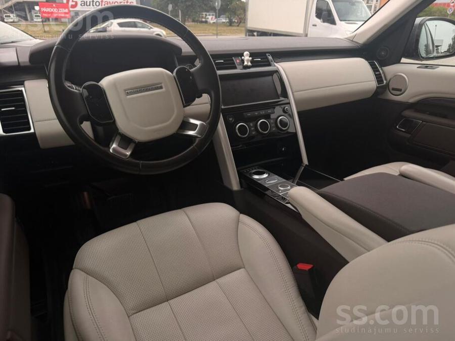 Grey Land Rover Discovery 2020 in Riga, with an engine capacity of 2.00 L and mileage of 70 thousand km for 24900 €, photo 11 on AUTOMOTO.COM.LV