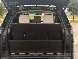 Grey Land Rover Discovery 2020 in Riga, with an engine capacity of 2.00 L and mileage of 70 thousand km for 24900 €, photo 13 on AUTOMOTO.COM.LV