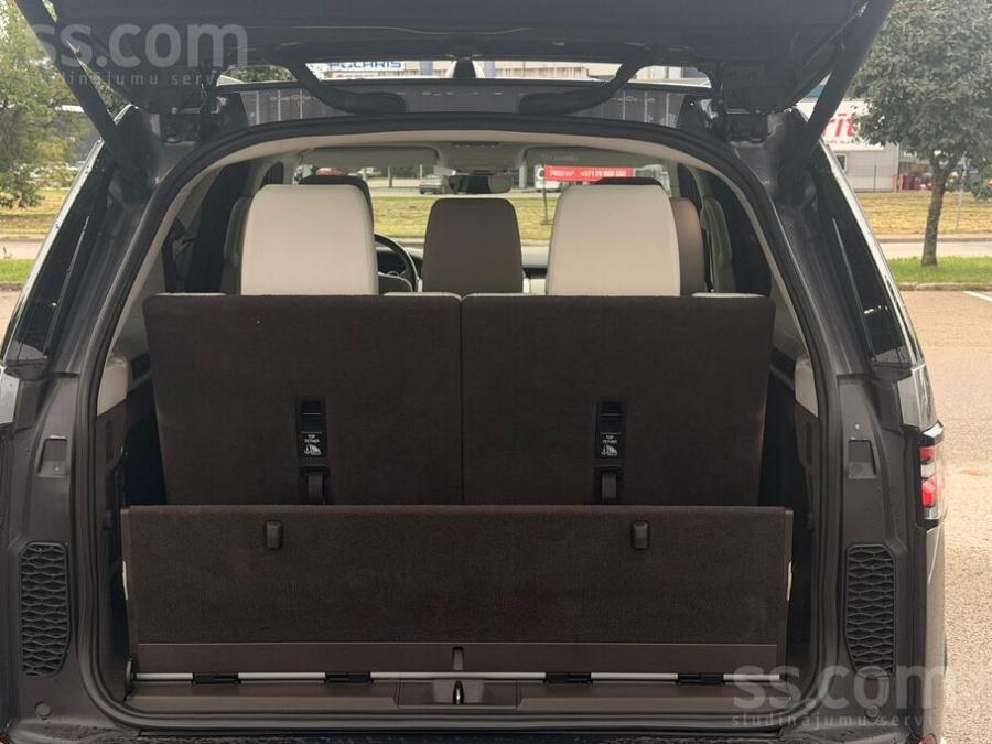 Grey Land Rover Discovery 2020 in Riga, with an engine capacity of 2.00 L and mileage of 70 thousand km for 24900 €, photo 13 on AUTOMOTO.COM.LV