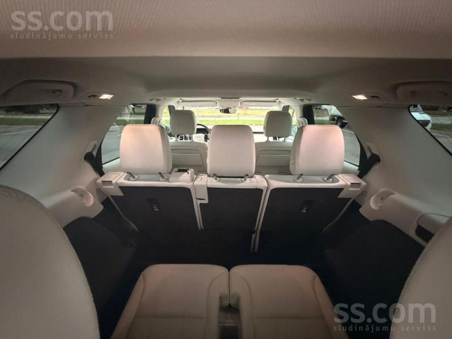 Grey Land Rover Discovery 2020 in Riga, with an engine capacity of 2.00 L and mileage of 70 thousand km for 24900 €, photo 14 on AUTOMOTO.COM.LV