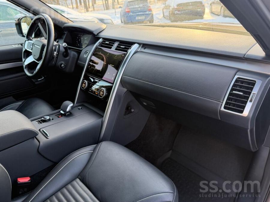 Grey Land Rover Discovery 2021 in Riga, with an engine capacity of 3.00 L and mileage of 132 thousand km for 36900 €, photo 6 on AUTOMOTO.COM.LV