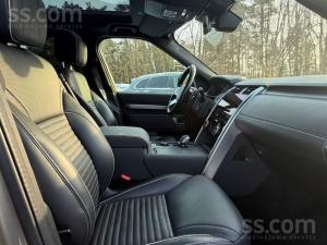 Grey Land Rover Discovery 2021 in Riga, with an engine capacity of 3.00 L and mileage of 132 thousand km for 36900 €, photo 7 on AUTOMOTO.COM.LV