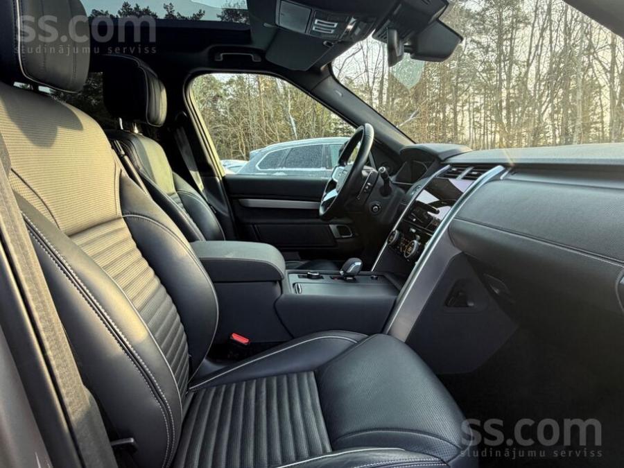 Grey Land Rover Discovery 2021 in Riga, with an engine capacity of 3.00 L and mileage of 132 thousand km for 36900 €, photo 7 on AUTOMOTO.COM.LV