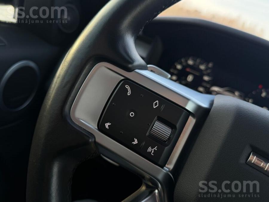 Grey Land Rover Discovery 2021 in Riga, with an engine capacity of 3.00 L and mileage of 132 thousand km for 36900 €, photo 15 on AUTOMOTO.COM.LV