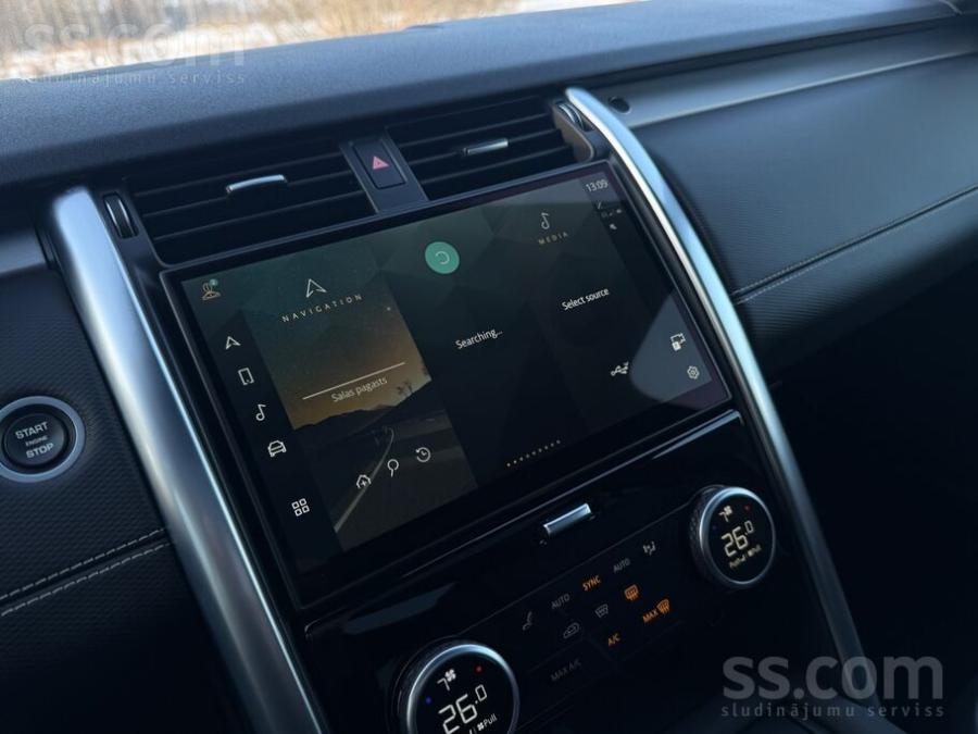 Grey Land Rover Discovery 2021 in Riga, with an engine capacity of 3.00 L and mileage of 132 thousand km for 36900 €, photo 19 on AUTOMOTO.COM.LV