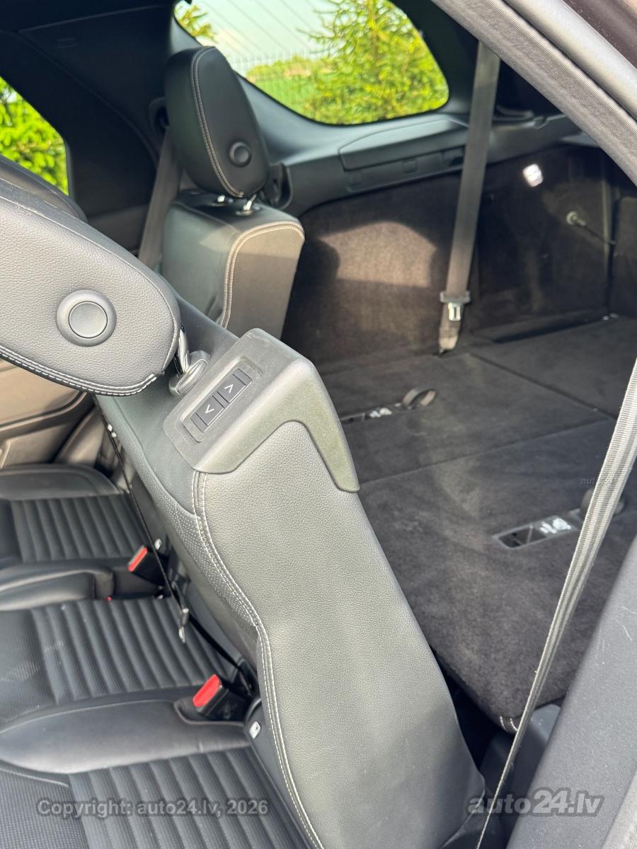 Grey Land Rover Discovery 2021 in Tallinn, with an engine capacity of 3.00 L and mileage of 126 thousand km for 40300 €, photo 14 on AUTOMOTO.COM.LV