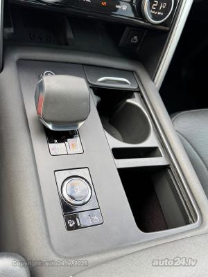 Grey Land Rover Discovery 2021 in Tallinn, with an engine capacity of 3.00 L and mileage of 126 thousand km for 40300 €, photo 15 on AUTOMOTO.COM.LV