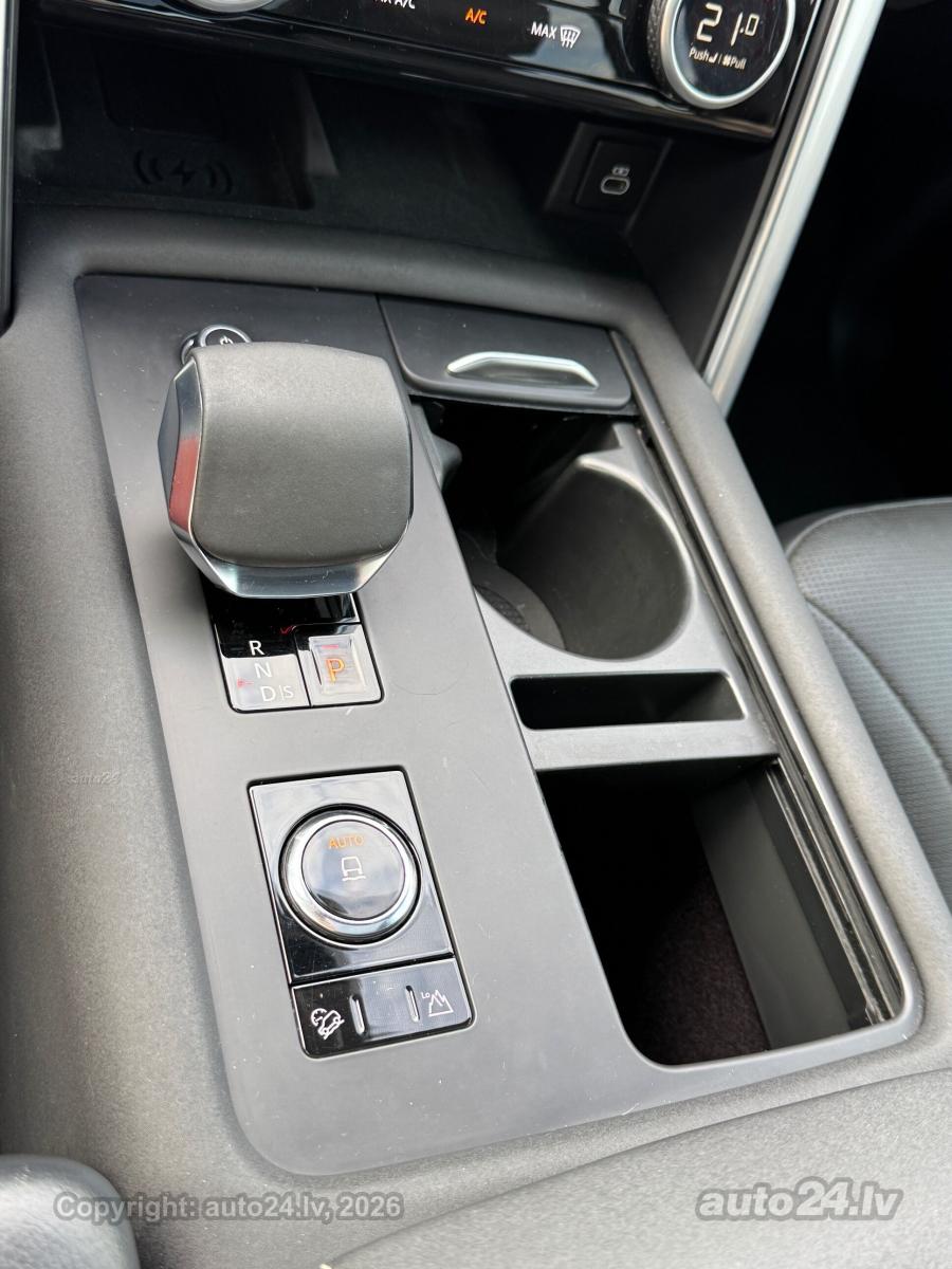 Grey Land Rover Discovery 2021 in Tallinn, with an engine capacity of 3.00 L and mileage of 126 thousand km for 40300 €, photo 15 on AUTOMOTO.COM.LV
