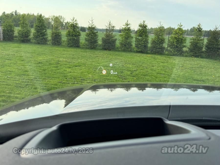 Grey Land Rover Discovery 2021 in Tallinn, with an engine capacity of 3.00 L and mileage of 126 thousand km for 40300 €, photo 20 on AUTOMOTO.COM.LV