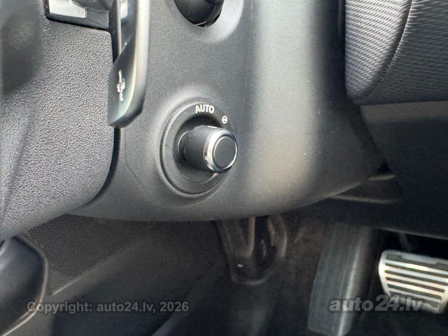 Grey Land Rover Discovery 2021 in Tallinn, with an engine capacity of 3.00 L and mileage of 126 thousand km for 40300 €, photo 24 on AUTOMOTO.COM.LV