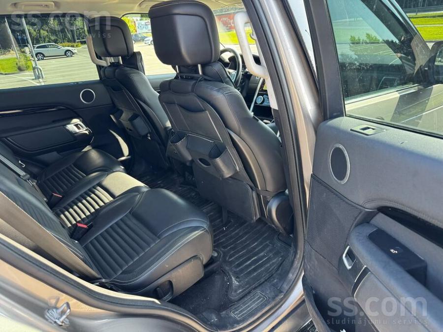 Grey Land Rover Discovery 2021 in Riga, with an engine capacity of 3.00 L and mileage of 194 thousand km for 31500 €, photo 9 on AUTOMOTO.COM.LV