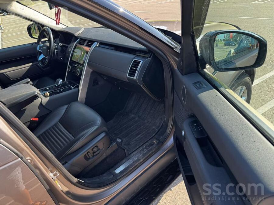 Grey Land Rover Discovery 2021 in Riga, with an engine capacity of 3.00 L and mileage of 194 thousand km for 31500 €, photo 10 on AUTOMOTO.COM.LV