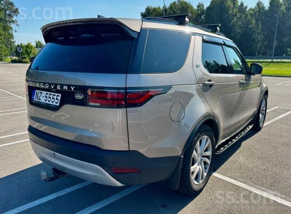 Grey Land Rover Discovery 2021 in Riga, with an engine capacity of 3.00 L and mileage of 194 thousand km for 31500 €, photo 3 on AUTOMOTO.COM.LV