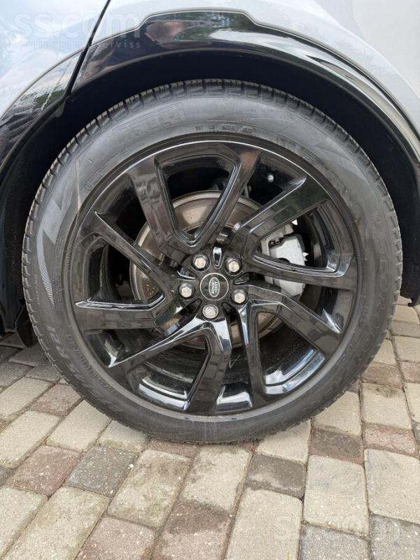 Grey Land Rover Discovery 2024 in Riga, with an engine capacity of 3.00 L and mileage of 41 thousand km for 57990 €, photo 6 on AUTOMOTO.COM.LV
