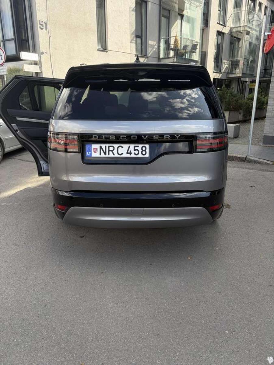 Pelēks Land Rover Discovery 2024 Kauņa, ar dzinēja tilpumu 3.00 L un nobraukumu 90 tūkst. km par 55000 €, foto 14 vietnē AUTOMOTO.COM.LV