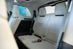 Grey Land Rover Discovery 2025 in Riga, with an engine capacity of 3.00 L and mileage of 13 thousand km for 68990 €, photo 14 on AUTOMOTO.COM.LV
