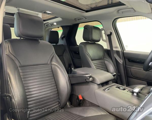 Pelēks Land Rover Discovery 2021 Tallina, ar dzinēja tilpumu 3.00 L un nobraukumu 110 tūkst. km par 46890 €, foto 9 vietnē AUTOMOTO.COM.LV