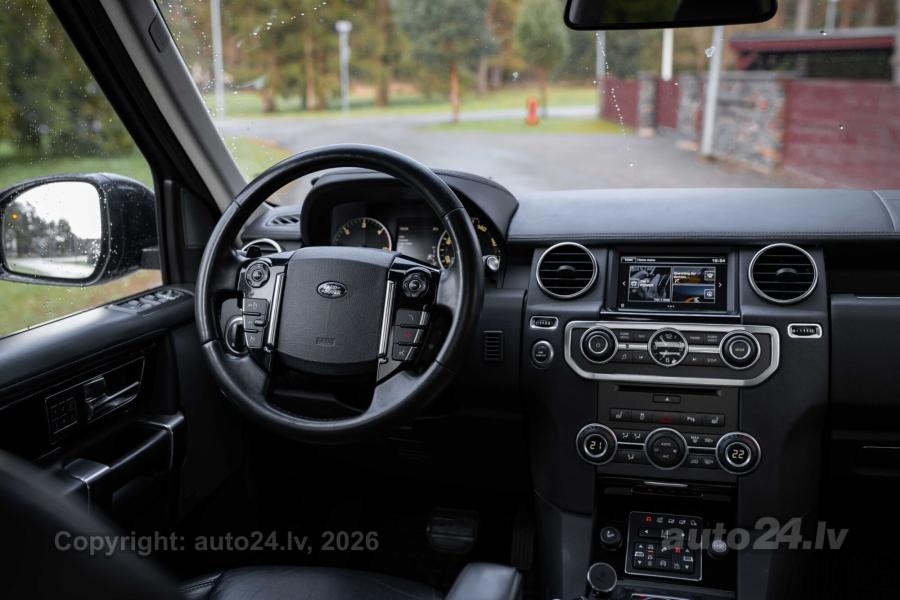 Orange Land Rover Discovery 2016 in Tallinn, with an engine capacity of 3.00 L and mileage of 154 thousand km for 24000 €, photo 11 on AUTOMOTO.COM.LV