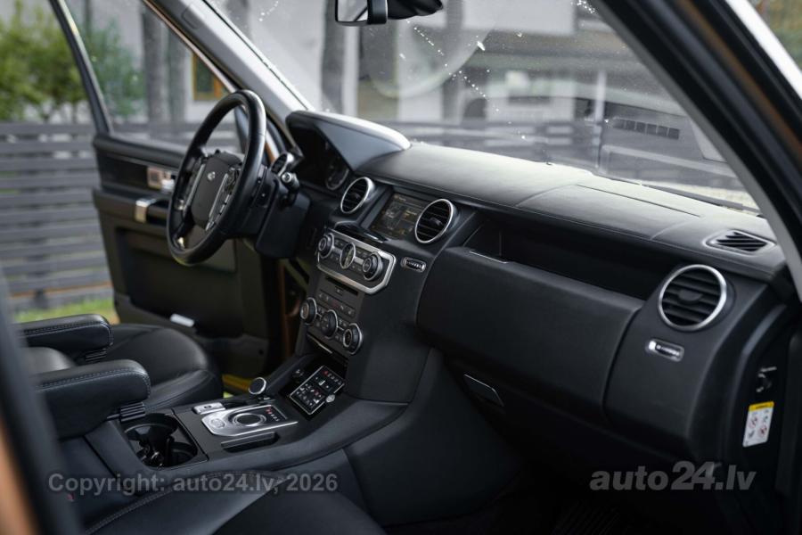 Orange Land Rover Discovery 2016 in Tallinn, with an engine capacity of 3.00 L and mileage of 154 thousand km for 24000 €, photo 12 on AUTOMOTO.COM.LV