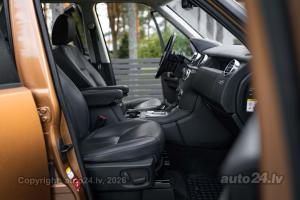 Orange Land Rover Discovery 2016 in Tallinn, with an engine capacity of 3.00 L and mileage of 154 thousand km for 24000 €, photo 13 on AUTOMOTO.COM.LV