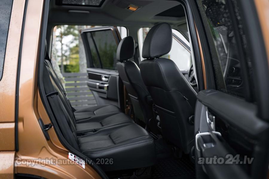 Orange Land Rover Discovery 2016 in Tallinn, with an engine capacity of 3.00 L and mileage of 154 thousand km for 24000 €, photo 14 on AUTOMOTO.COM.LV