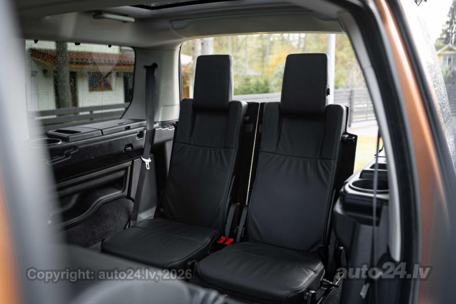 Orange Land Rover Discovery 2016 in Tallinn, with an engine capacity of 3.00 L and mileage of 154 thousand km for 24000 €, photo 15 on AUTOMOTO.COM.LV