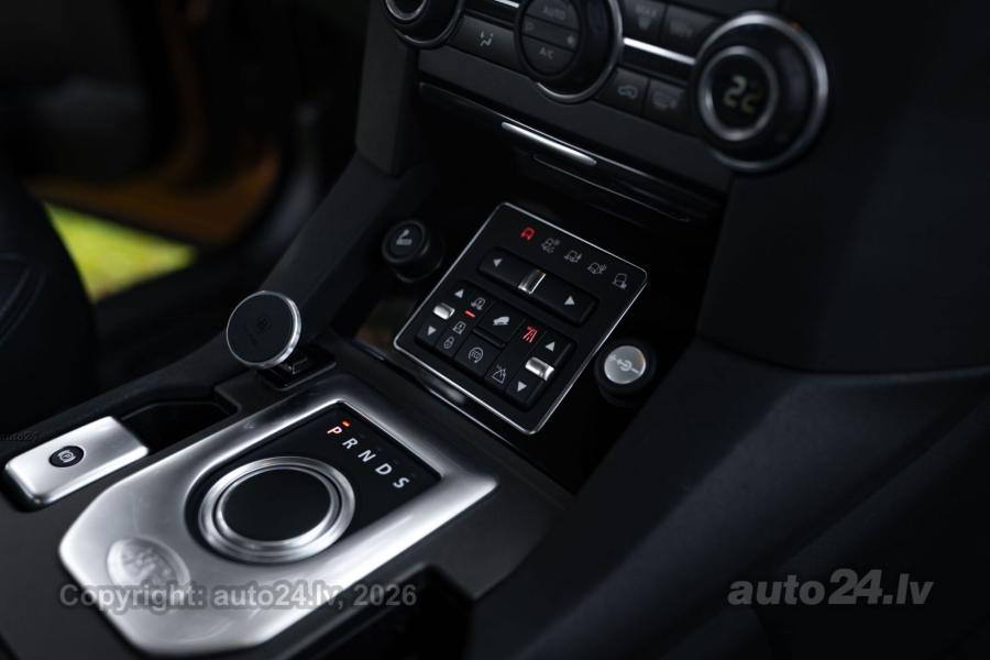 Orange Land Rover Discovery 2016 in Tallinn, with an engine capacity of 3.00 L and mileage of 154 thousand km for 24000 €, photo 17 on AUTOMOTO.COM.LV
