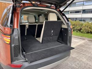 Orange Land Rover Discovery 2017 in Riga, with an engine capacity of 2.00 L and mileage of 118 thousand km for 17900 €, photo 8 on AUTOMOTO.COM.LV