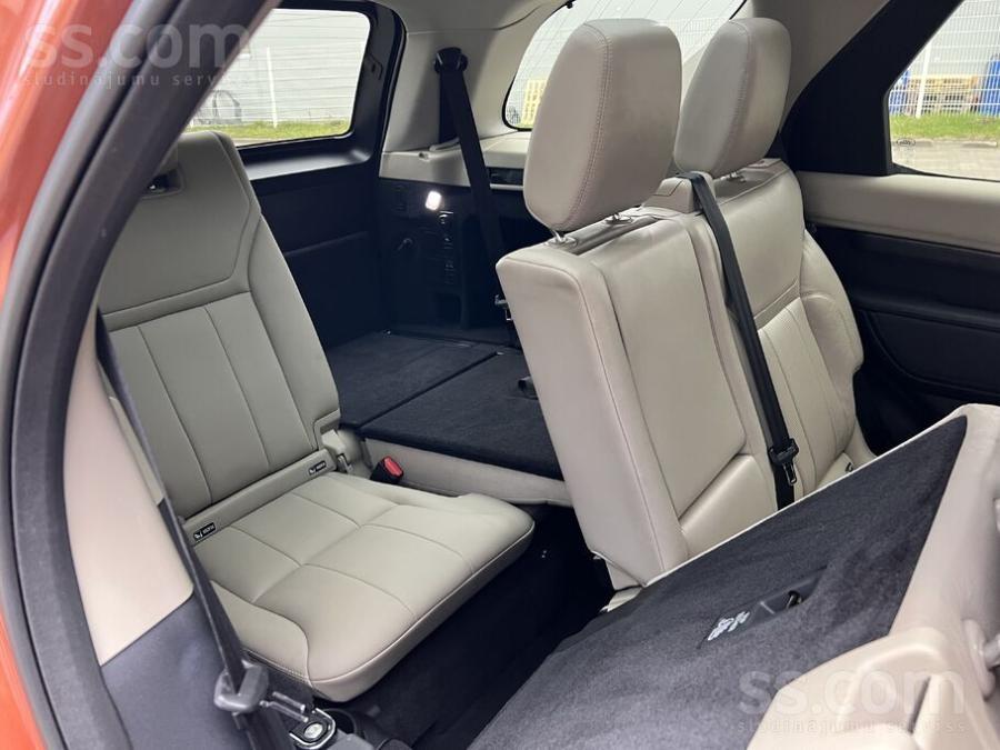 Orange Land Rover Discovery 2017 in Riga, with an engine capacity of 2.00 L and mileage of 118 thousand km for 17900 €, photo 22 on AUTOMOTO.COM.LV