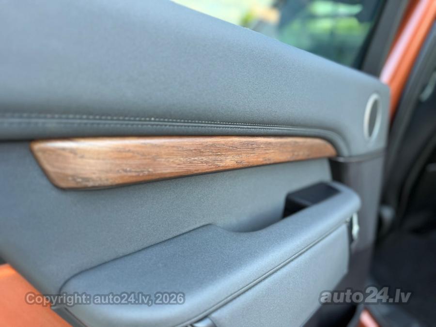 Orange Land Rover Discovery 2019 in Tartu, with an engine capacity of 2.00 L and mileage of 49 thousand km for 31900 €, photo 16 on AUTOMOTO.COM.LV