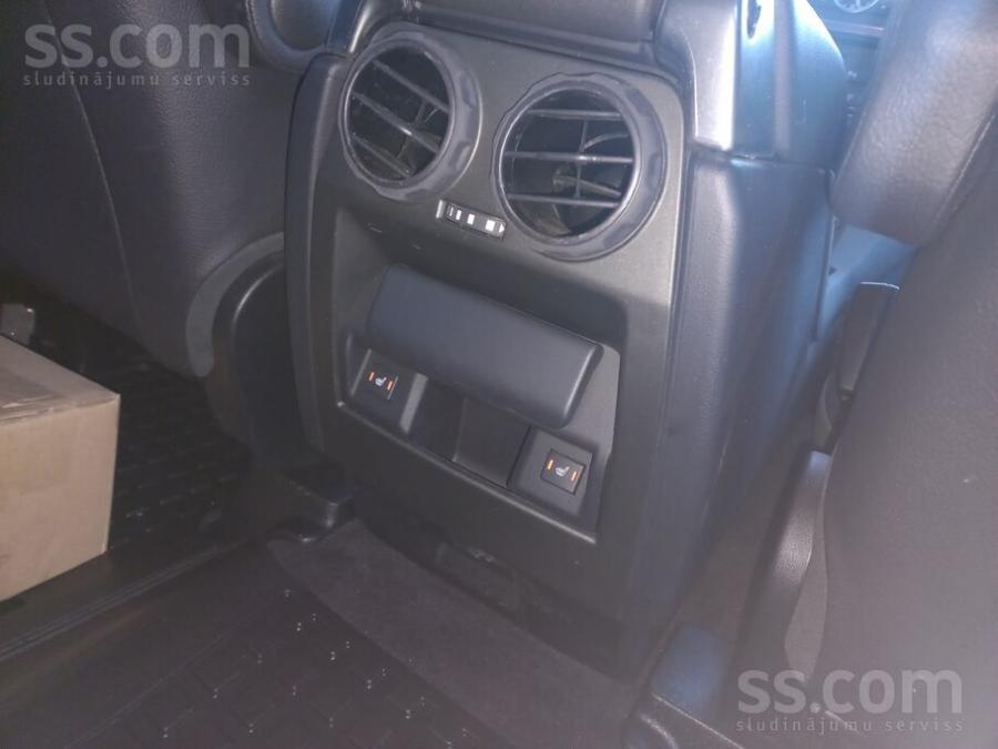 Sarkans Land Rover Discovery 2015 Rīga, ar dzinēja tilpumu 3.00 L un nobraukumu 191 tūkst. km par 13995 €, foto 13 vietnē AUTOMOTO.COM.LV