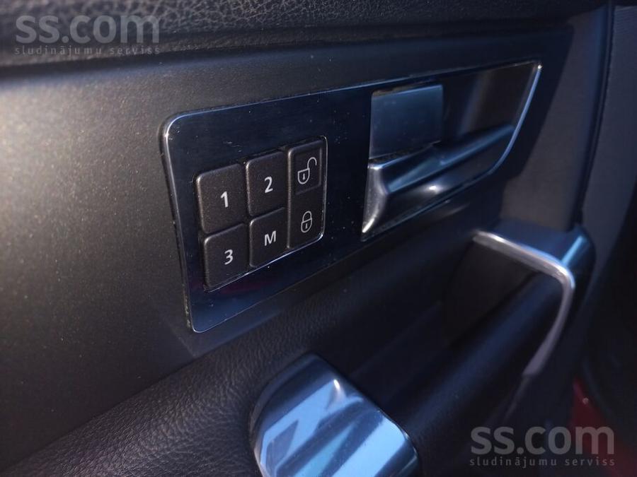 Sarkans Land Rover Discovery 2015 Rīga, ar dzinēja tilpumu 3.00 L un nobraukumu 191 tūkst. km par 13995 €, foto 19 vietnē AUTOMOTO.COM.LV