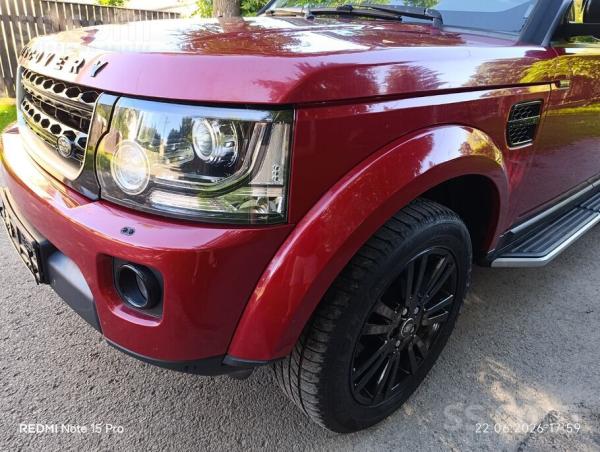 Red Land Rover Discovery 2015 in Riga, with an engine capacity of 3.00 L and mileage of 193 thousand km for 13990 €, photo 9 on AUTOMOTO.COM.LV