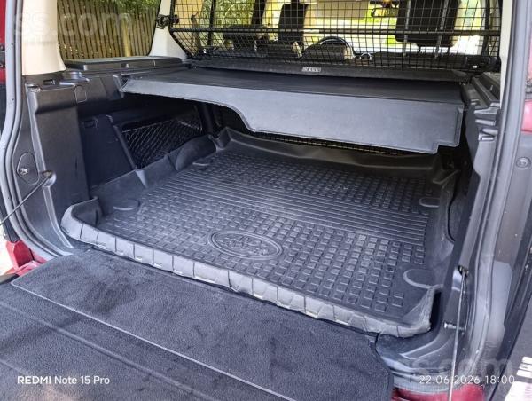 Red Land Rover Discovery 2015 in Riga, with an engine capacity of 3.00 L and mileage of 193 thousand km for 13990 €, photo 10 on AUTOMOTO.COM.LV