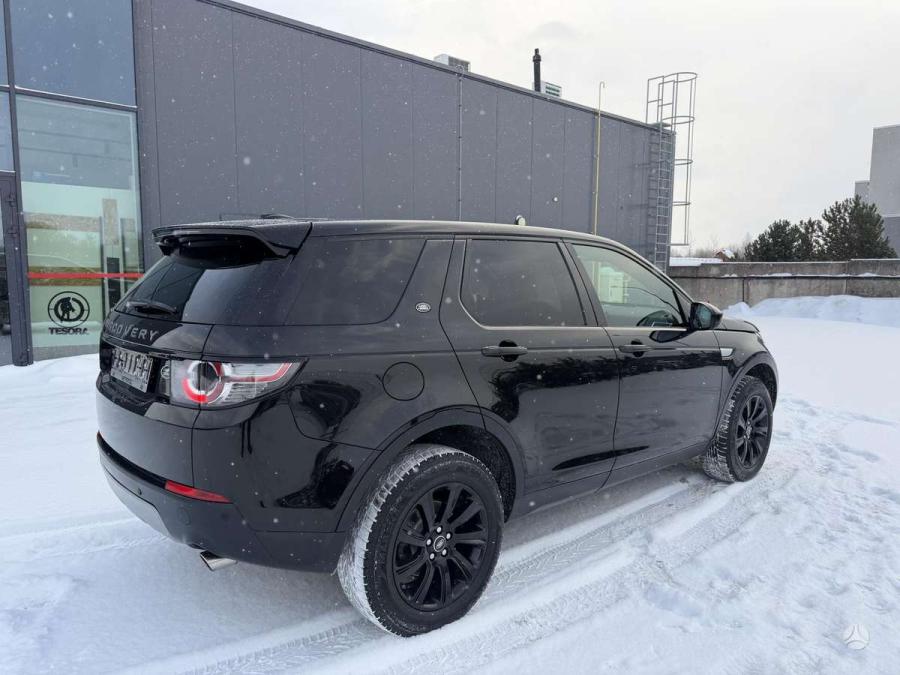 Black Land Rover Discovery Sport 2015 in Siauliai, with an engine capacity of 2.18 L and mileage of 186 thousand km for 12500 €, photo 2 on AUTOMOTO.COM.LV