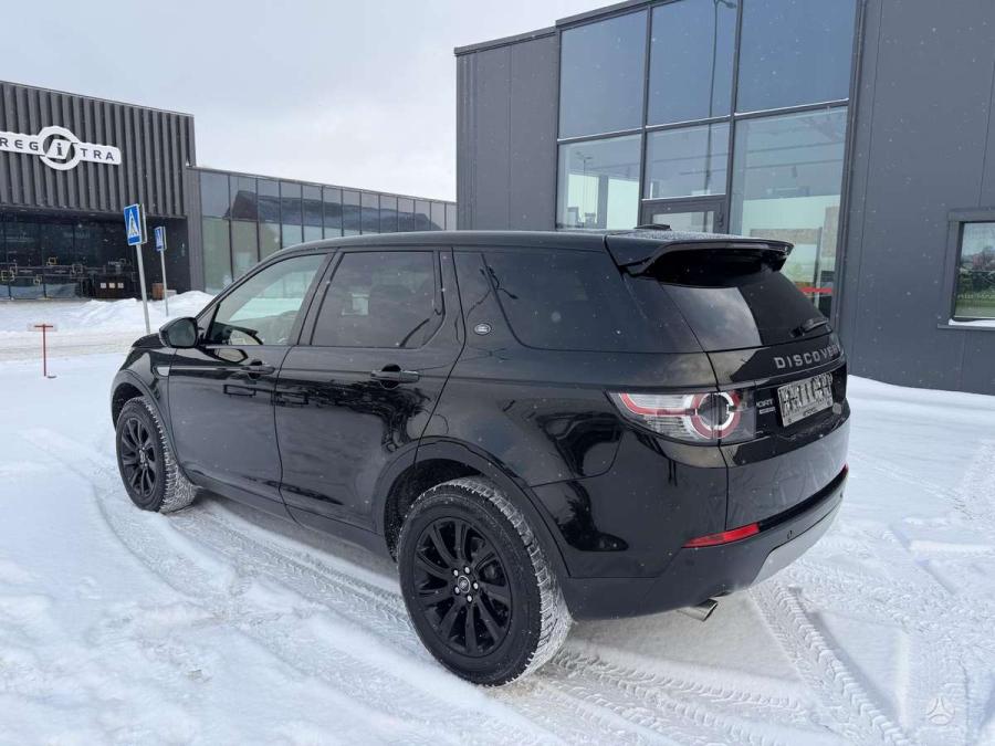 Black Land Rover Discovery Sport 2015 in Siauliai, with an engine capacity of 2.18 L and mileage of 186 thousand km for 12500 €, photo 4 on AUTOMOTO.COM.LV