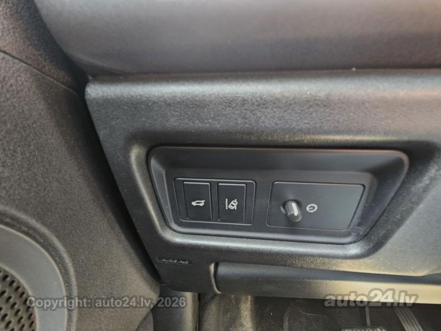 Черный Ленд Ровер Discovery Sport 2015 в Таллин, объемом двигателя 2.00 л и пробегом 165 тыс. км за 12300 €, фото 19 на AUTOMOTO.COM.LV