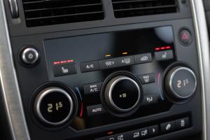 Черный Ленд Ровер Discovery Sport 2015 в Рига, объемом двигателя 2.00 л и пробегом 192 тыс. км за 13550 €, фото 19 на AUTOMOTO.COM.LV