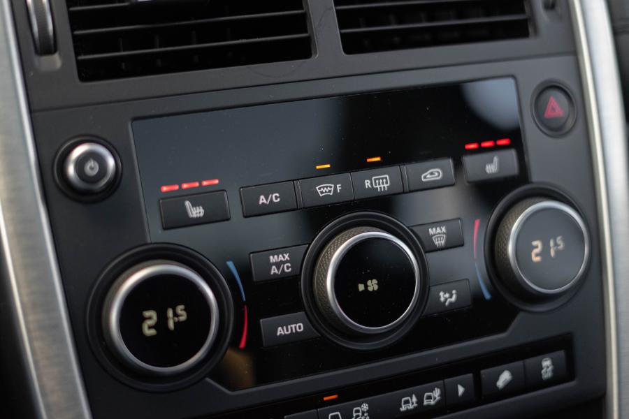 Черный Ленд Ровер Discovery Sport 2015 в Рига, объемом двигателя 2.00 л и пробегом 192 тыс. км за 13550 €, фото 19 на AUTOMOTO.COM.LV