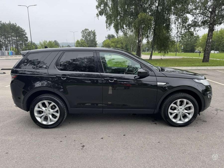 Black Land Rover Discovery Sport 2015 in Kaunas, with an engine capacity of 2.00 L and mileage of 270 thousand km for 8950 €, photo 6 on AUTOMOTO.COM.LV