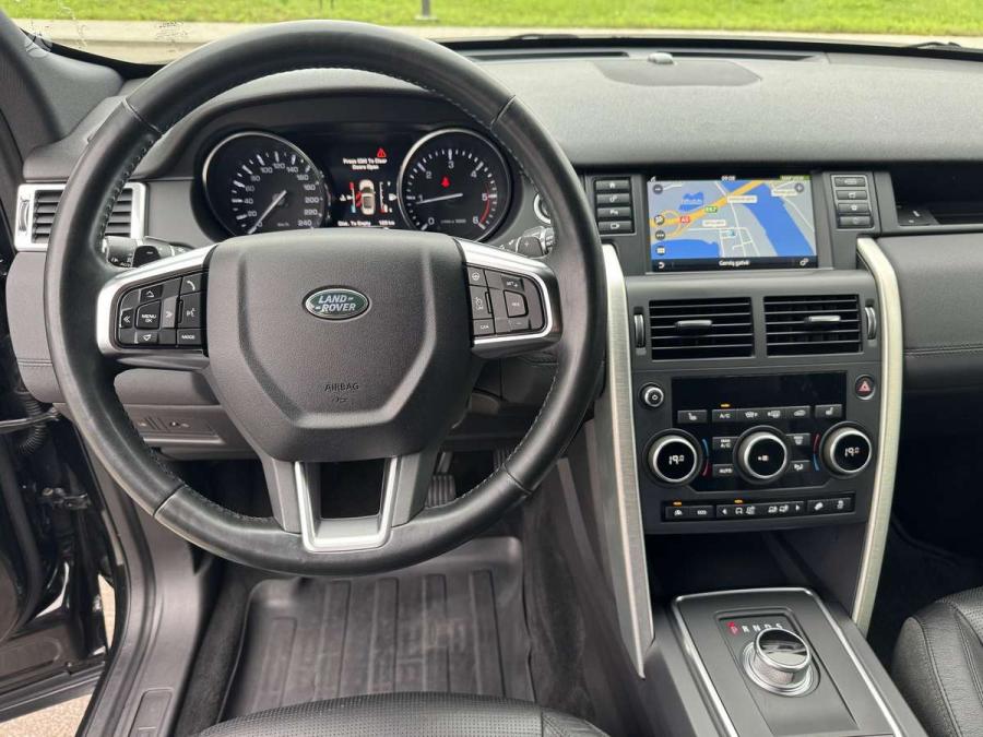 Black Land Rover Discovery Sport 2015 in Kaunas, with an engine capacity of 2.00 L and mileage of 270 thousand km for 8950 €, photo 13 on AUTOMOTO.COM.LV