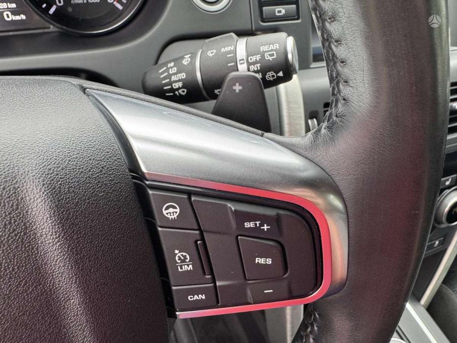 Black Land Rover Discovery Sport 2015 in Kaunas, with an engine capacity of 2.00 L and mileage of 270 thousand km for 8950 €, photo 18 on AUTOMOTO.COM.LV