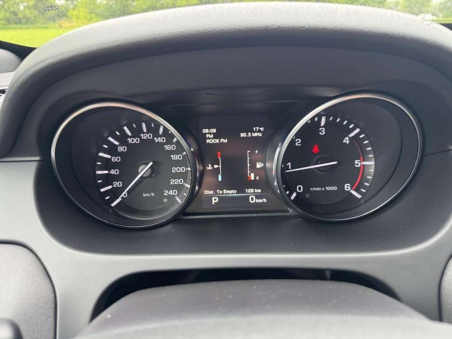 Black Land Rover Discovery Sport 2015 in Kaunas, with an engine capacity of 2.00 L and mileage of 270 thousand km for 8950 €, photo 19 on AUTOMOTO.COM.LV