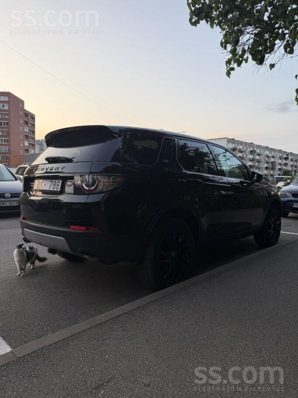 Melns Land Rover Discovery Sport 2015 Daugavpils, ar dzinēja tilpumu 2.20 L un nobraukumu 270 tūkst. km par 13200 €, foto 5 vietnē AUTOMOTO.COM.LV