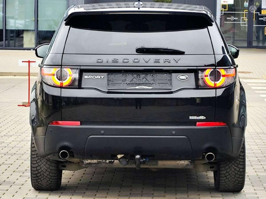 Black Land Rover Discovery Sport 2016 in Siauliai, with an engine capacity of 2.00 L and mileage of 186 thousand km for 12350 €, photo 6 on AUTOMOTO.COM.LV