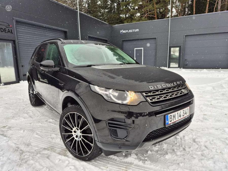 Black Land Rover Discovery Sport 2016 in Utena, with an engine capacity of 2.18 L and mileage of 128 thousand km for 10490 €, photo 2 on AUTOMOTO.COM.LV