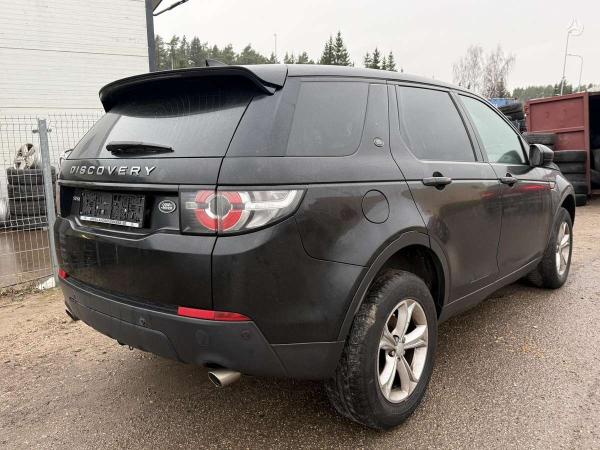 Melns Land Rover Discovery Sport 2016 Utena, ar dzinēja tilpumu 2.00 L un nobraukumu 167 tūkst. km par 5300 €, foto 5 vietnē AUTOMOTO.COM.LV