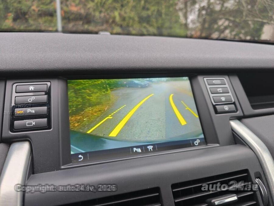 Black Land Rover Discovery Sport 2016 in Tallinn, with an engine capacity of 2.00 L and mileage of 129 thousand km for 11990 €, photo 17 on AUTOMOTO.COM.LV